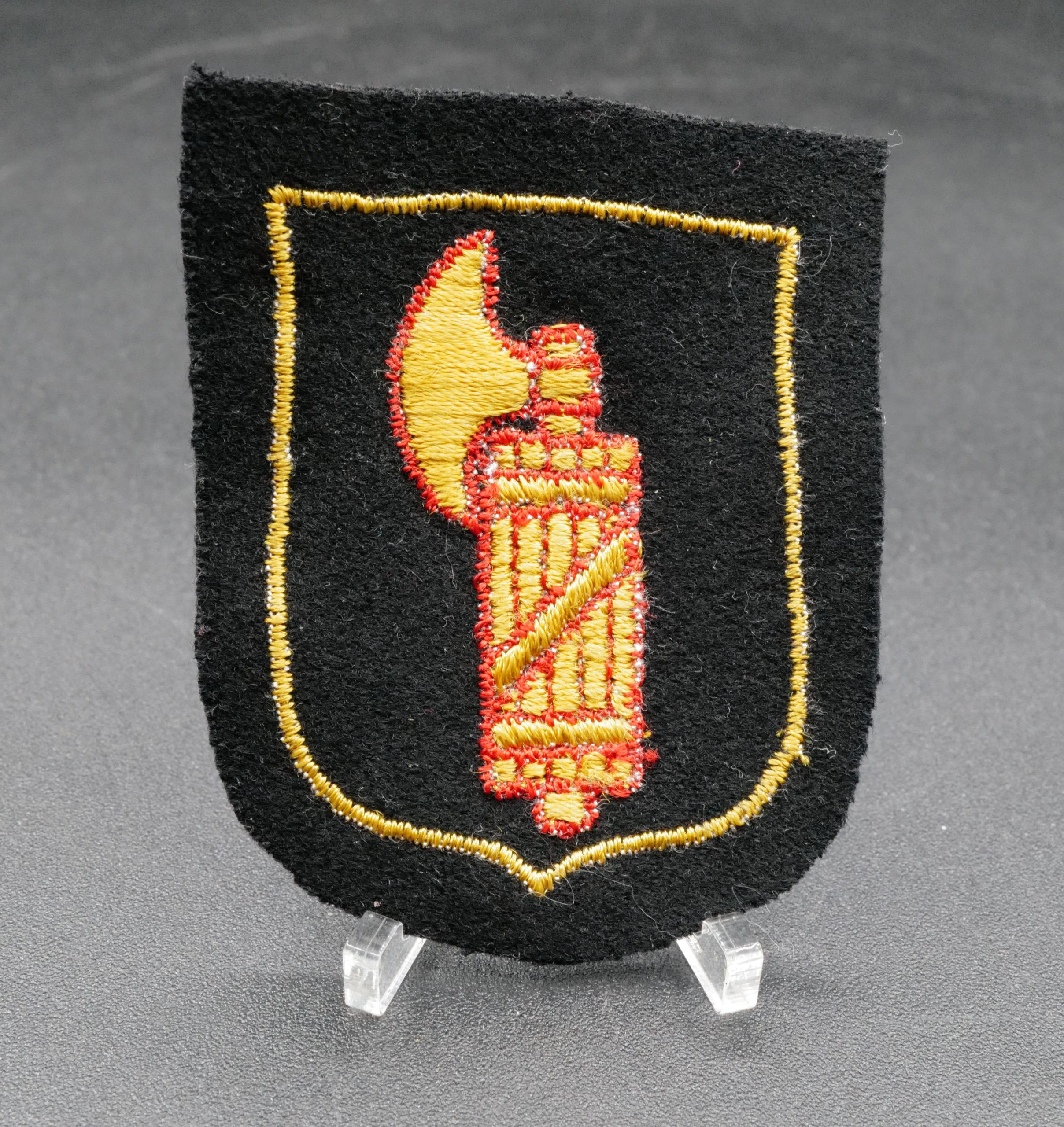 SS Volunteer arm shield for 29th Waffen Grenadier Division - Legione SS ...
