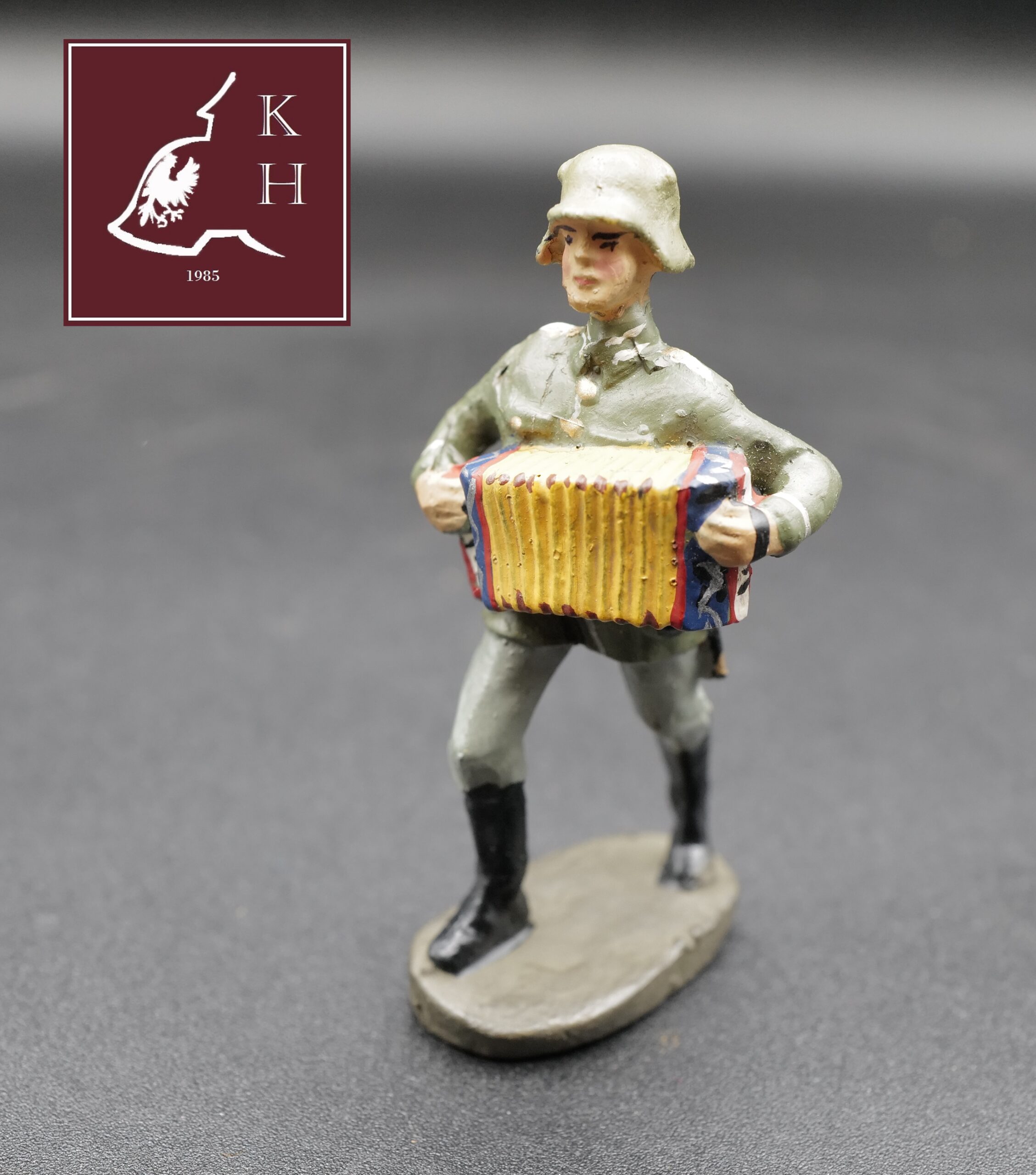 GERMAN TOY SOLDIER WITH ACCORDION - Karl Häuser